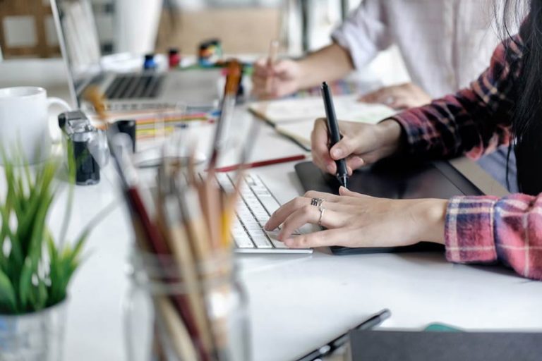 Keahlian yang Wajib Dimiliki Seorang Desainer Grafis - Fastwork.id