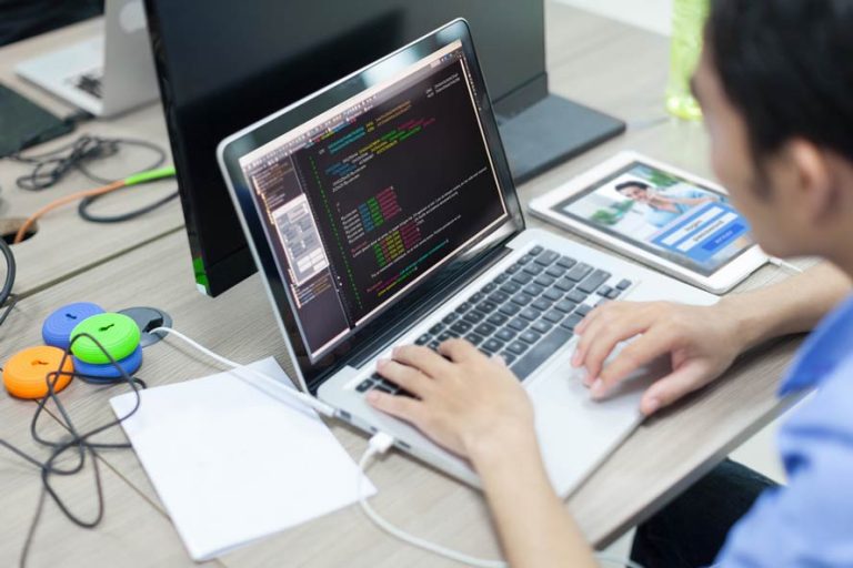 Pekerjaan yang Bisa Dilakukan Seorang Programmer - Fastwork.id