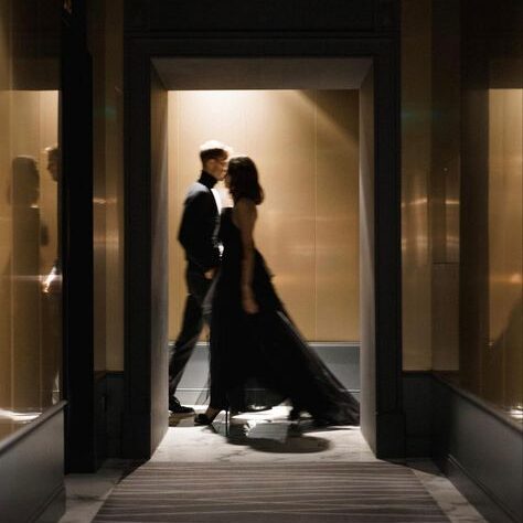 7 Ide Foto Prewedding Ala Mafia Yang Bisa Jadi Inspirasimu - Fastwork.id